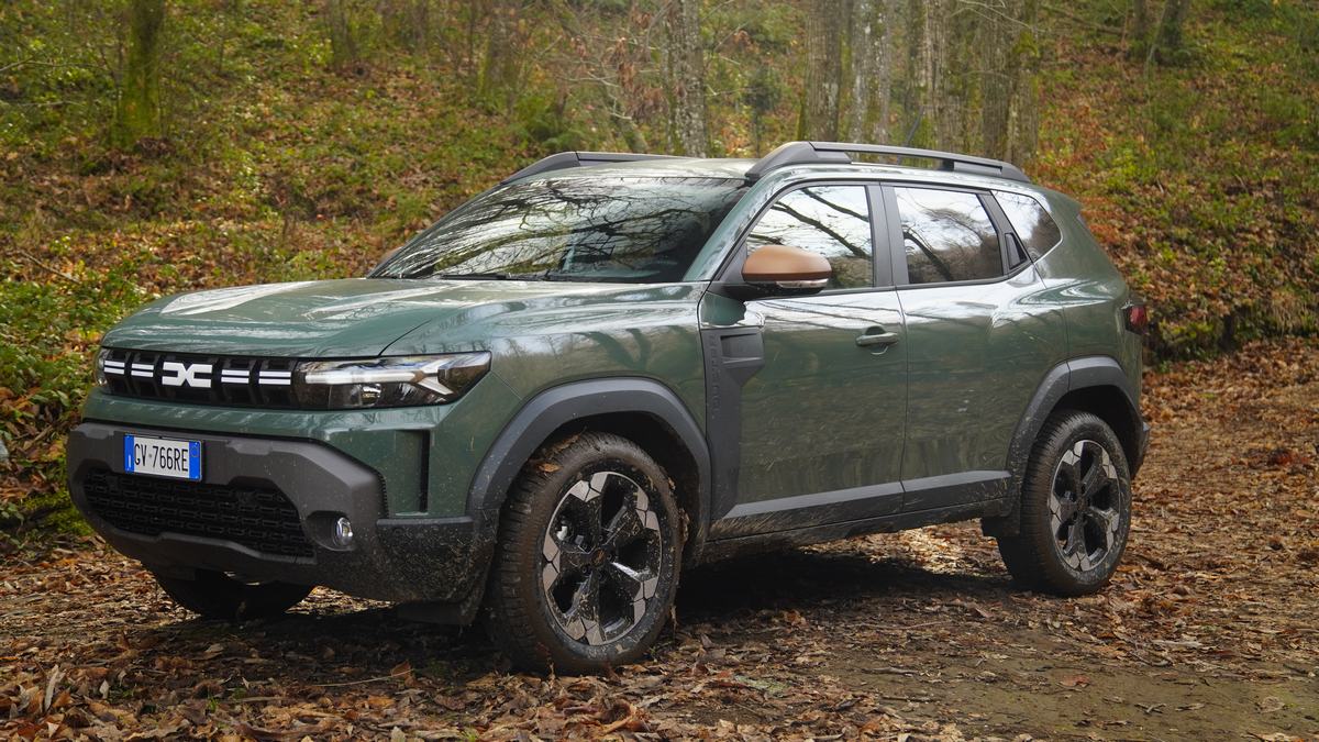Prova Dacia Duster 2025 4x4: non più diesel ma ibrida, è sempre al top?